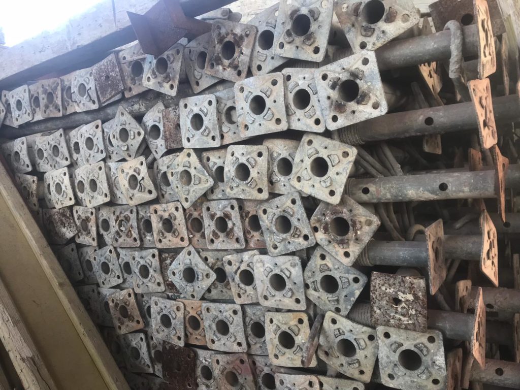 USED PERI PROPS PEP 10 400 - Scaffolding and Formwork for sale!